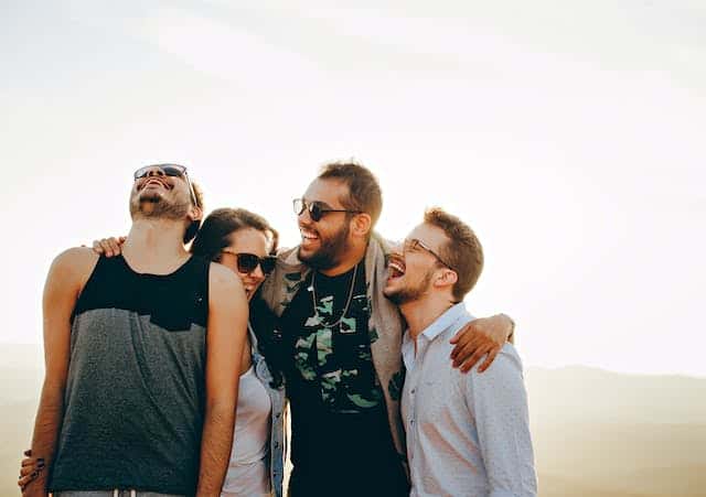 100 Questions drôles pour un quiz marrant entre amis - questions à poser